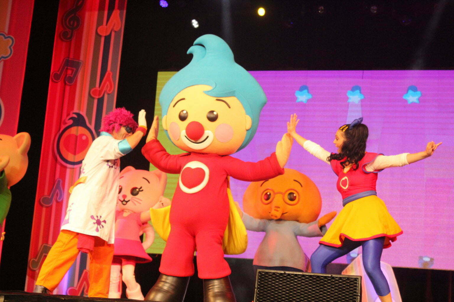 "Cantando y Bailando con Plim Plim" llega a Chile | Noticias Hoy